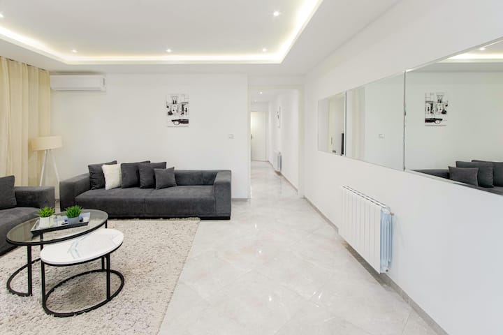 Séjour Douillet Avec Vue Sur Le Balcon à La Marsa - La Marsa