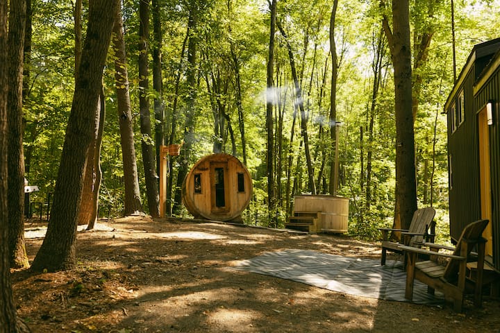 Oliver's Tiny Home In The Forest | Sauna & Hot Tub - Simcoe