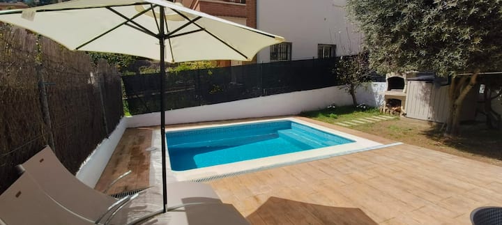Hermosa Casa Con Piscina Privada - Calafell