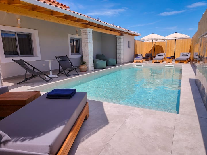 Experience Tranquil Opulence At Villa Levanda - Ksamil