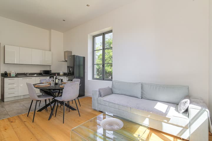 Château/appartement 2 Chambres/terrasse/parking - Écully