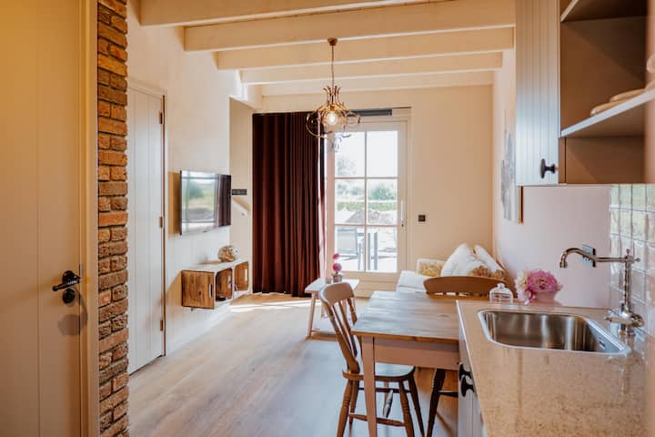 Hoeve Den Bolck.
 D'n Toren - Best
