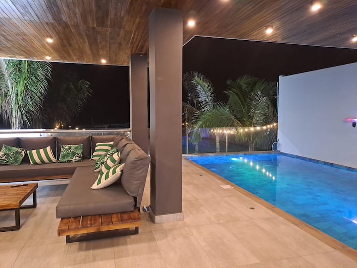 Hermosa Casa Frente Al Mar. - Ecuador