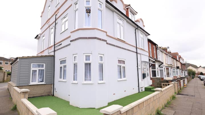 Flat 1 - 24 Cliff Road - Cromer