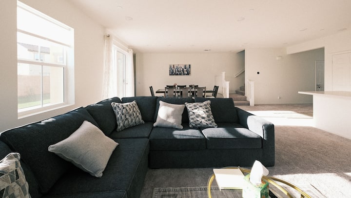 Cozy 5br Retreat W/ Big Yard – Near Ontario Mills - Ontario, CA