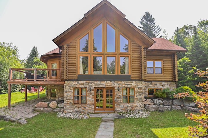Fiddler Lake Resort: Luxury Chalet + Hot Tub - Saint-Sauveur