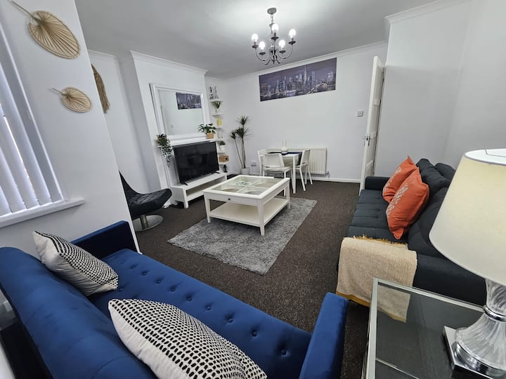 2 Bed Luxury Apartment, Sleeps 5 In Cardiff - Cardiff