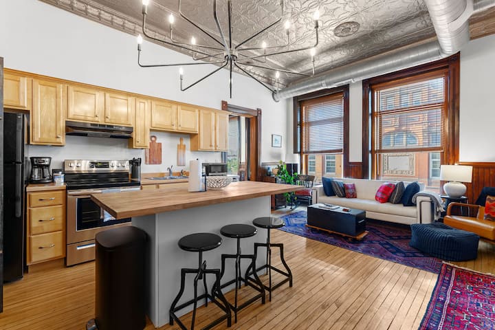 Historic Downtown Apt, Algoma Suites #8 - Sleeps 4 - Oshkosh, WI