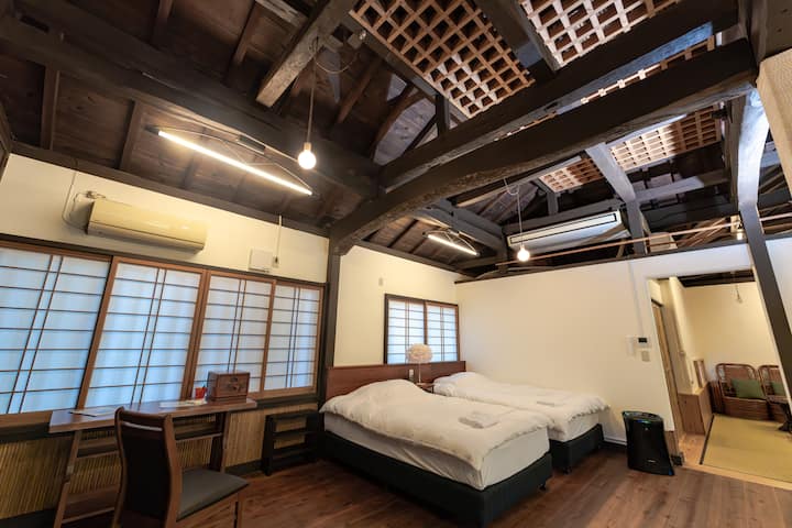 車で市街地近くの静かな田舎空間｜フルリノベーションの古民家宿 - Ishigaki
