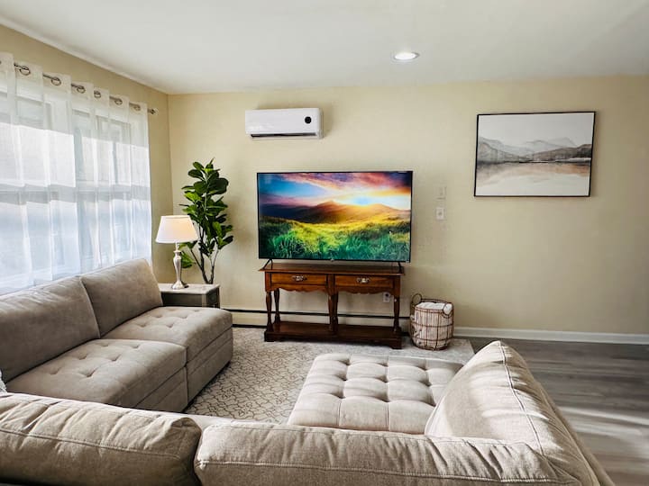 Spacious & Comfy Home - Pet Friendly - King of Prussia, PA