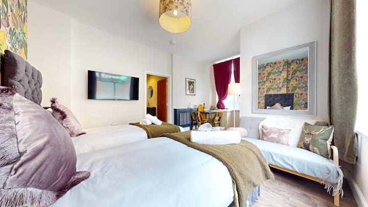 Centrally Located With Parking & Close To Stadium - Cardiff
