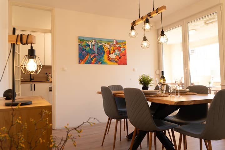 Mostar City Center: Chic Comfort & Mountain View - Mostar