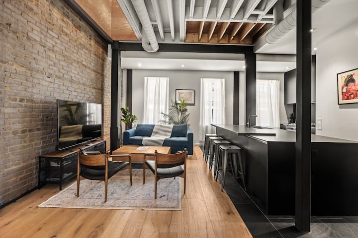 Designer 3-storey Loft W/ Balcony + Cn Tower View - Toronto