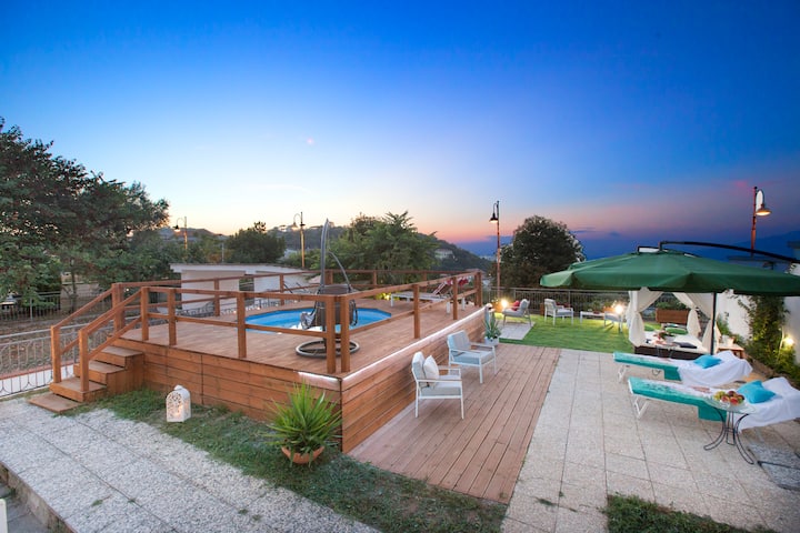 Panoramic Apartment In Villa, Private Terrace - Sorrento