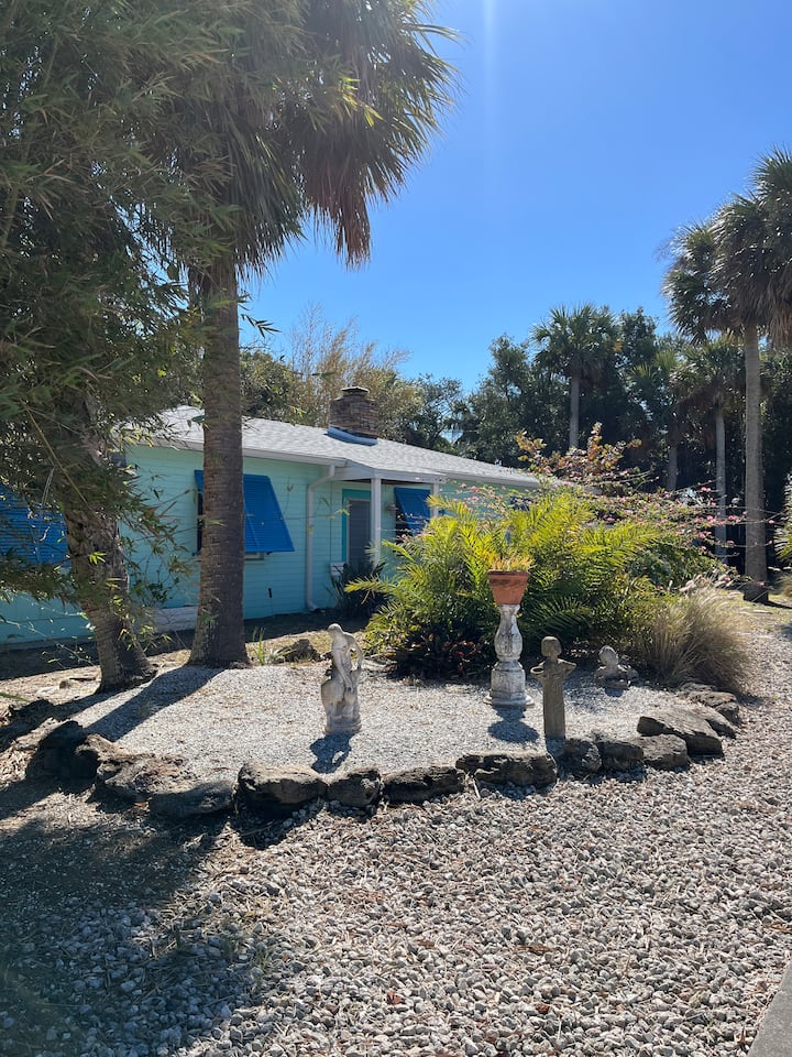 Charming Beachhouse By The Sea - New Smyrna Beach, FL