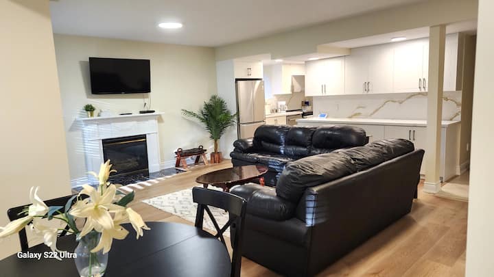 Spacious And Bright Apt. In Mississauga - Sleeps 6 - Mississauga
