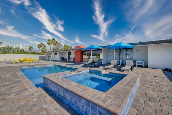 Desert Escape: Relax By The Pool & Play Pickleball - Coachella, CA