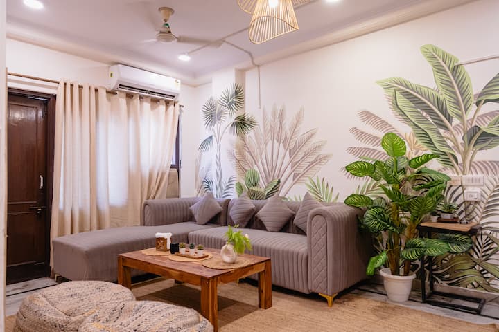 Spacious Modern Boho Gem By Hauz Khas Fort & Lake - New Delhi