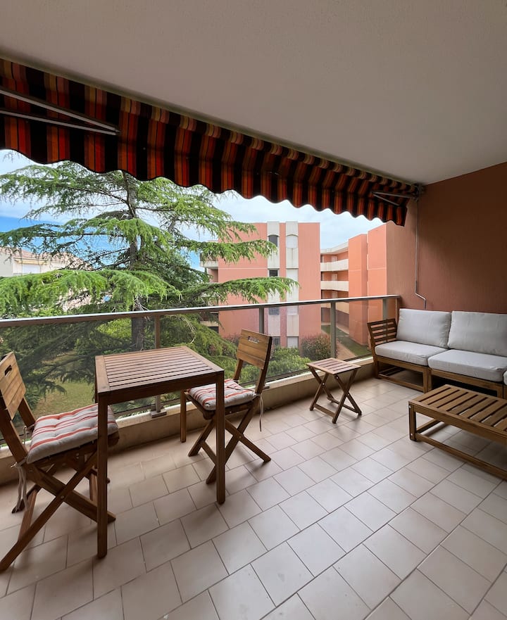 Beau T2 En Résidence,grande Terasse,parking Privé - Antibes