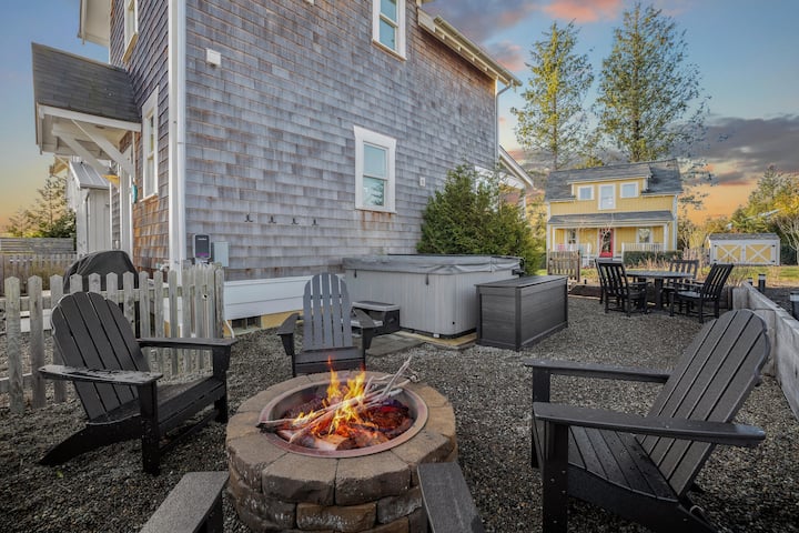 5 Min. Walk To Town, Bikes, Fenced Yard + Hot Tub - Pacific Beach, WA