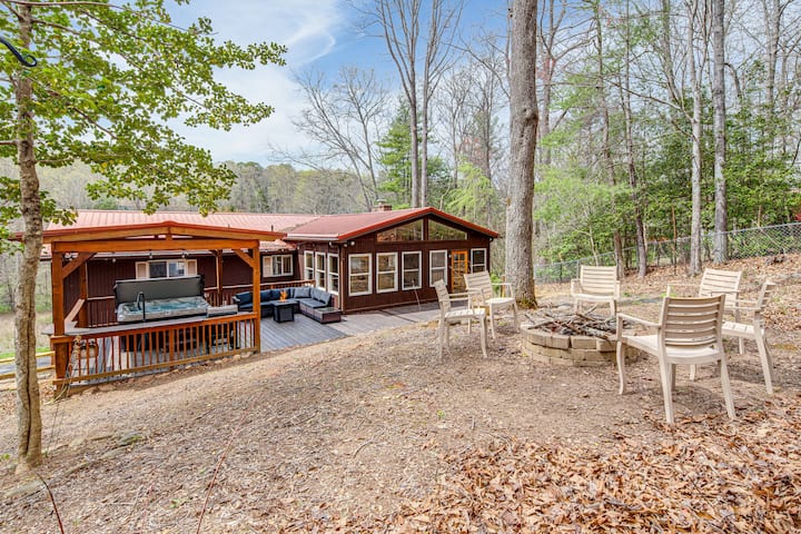 Asheville Family Home | Hot Tub, Gameroom, Firepit - アシュビル, NC