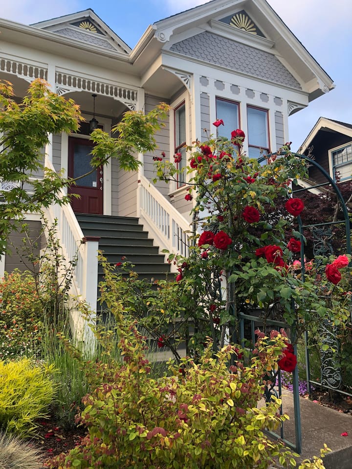 Sunny 3br/2ba Duplex Unit - 2nd Floor - Berkeley, CA