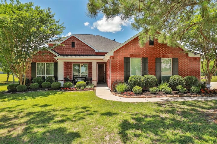 Pine Country Retreat! - Tomball, TX