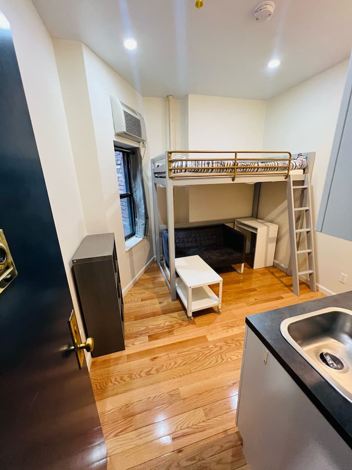 Tiny Shared Bath Private Studio Times Square #211 - Edgewater, NJ