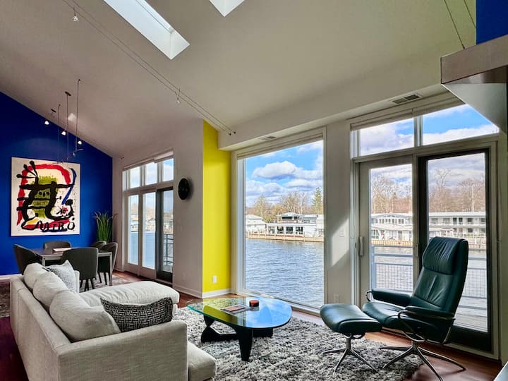 Stunning 3br Condo W/6 Decks & A Boat Dock - Saugatuck, MI