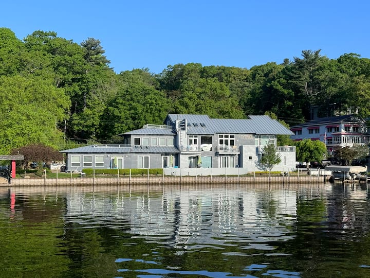 Stunning 3br Condo W/6 Decks & A Boat Dock - Saugatuck, MI