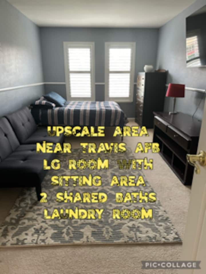 Large Room With Sitting Area In Beautiful House - Fairfield, CA