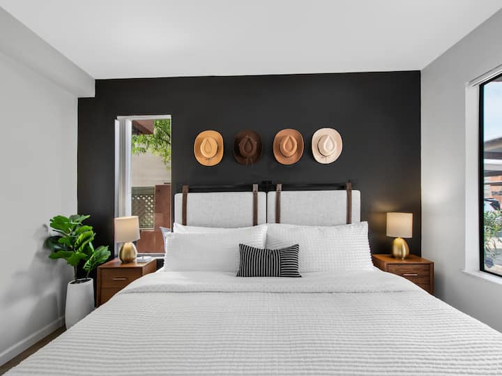 Old Town Scottsdale | Pool, Gym, Parking | King - Arizona