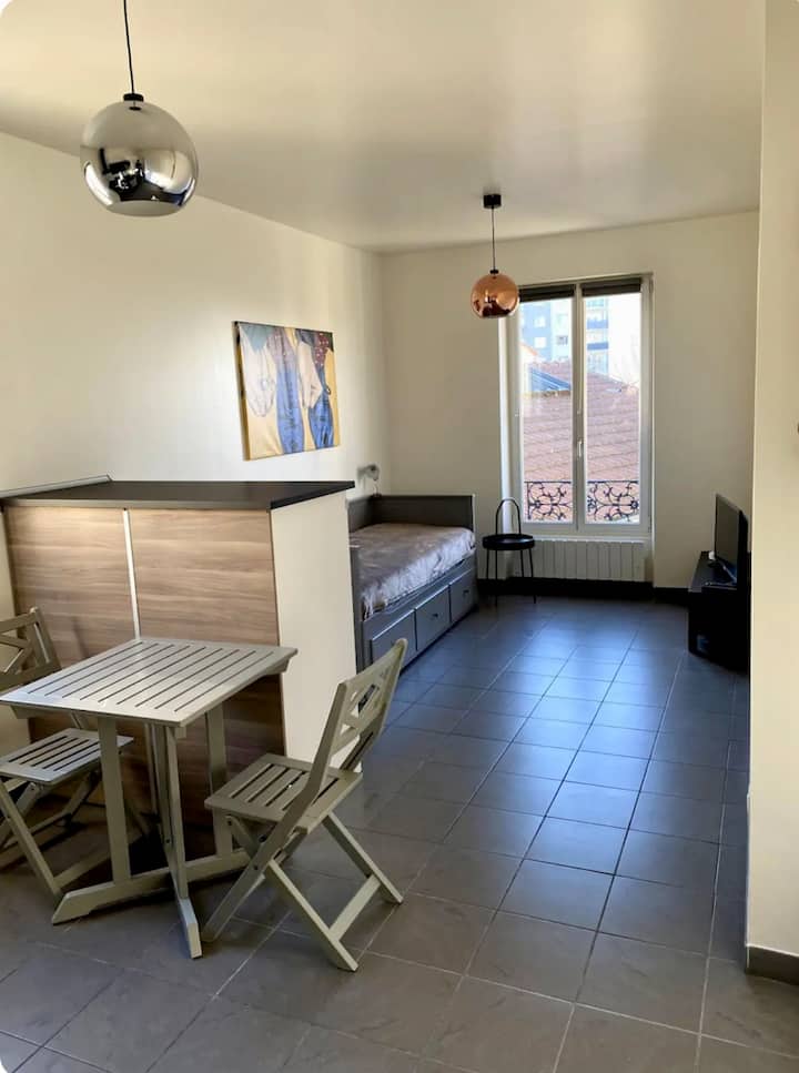 Paris Express Studio à 5 Min à Pied Du Métro - サン=ドニ