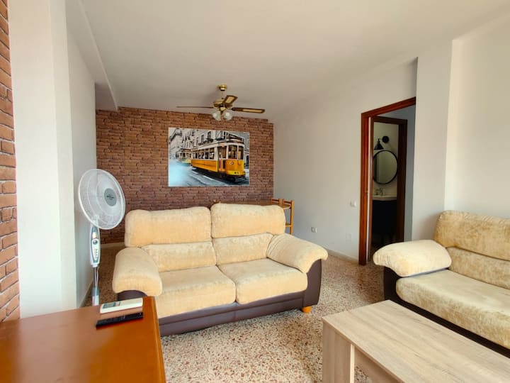 Apartment Near Beach W 2 Showers & 5 Air Condition - Almería