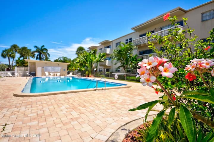 Walk To Beach + Pool| Wfh Ready - Cape Canaveral, FL