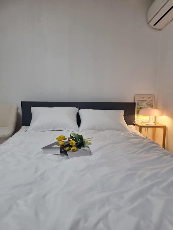 서초이수역2분거리 아파트
넓은풀옵션,욕조
(단기임대) - Seoul