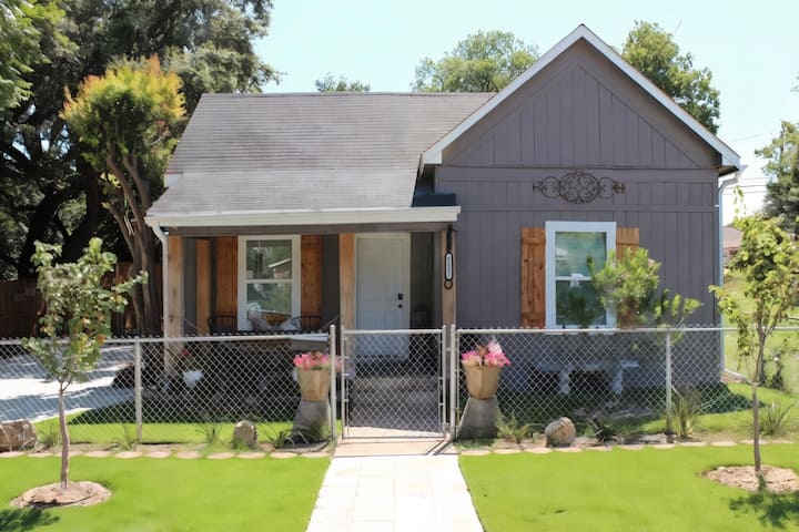 The Stockyards Ranch Retreat - Fort Worth