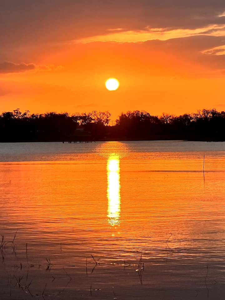 Beautiful Sunsets, Quaint Downtown & Amazing Park - Sebring, FL