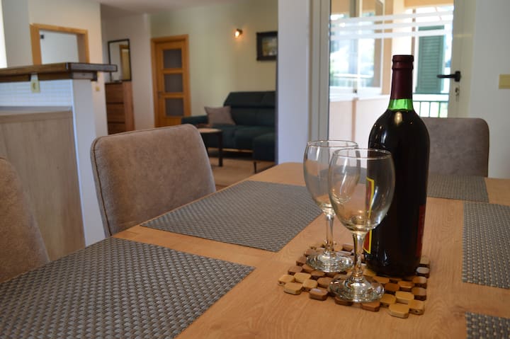 Apartment Garden View Makarska - Makarska