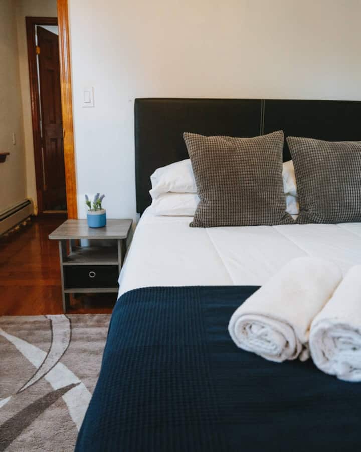 Compact & Cozy 2br In The Les - Brooklyn, NY