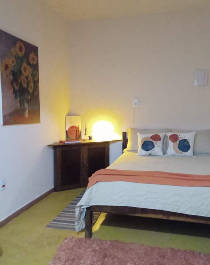 Quarto No Centro De Holambra - Holambra