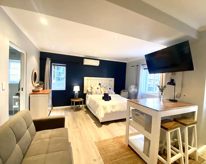 Stay On Main - Studio Blue - Paarl