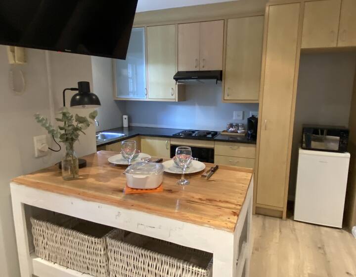 Stay On Main - Studio Blue - Paarl