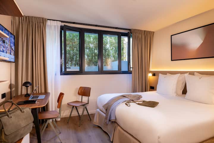 Escapade Parisienne En Cœur De Montmartre - Paris