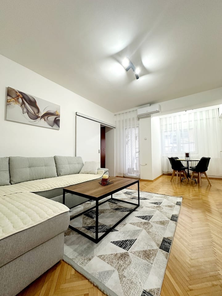 Lina's Apartment-modern & Cozy In Skopje Centar - Skopje