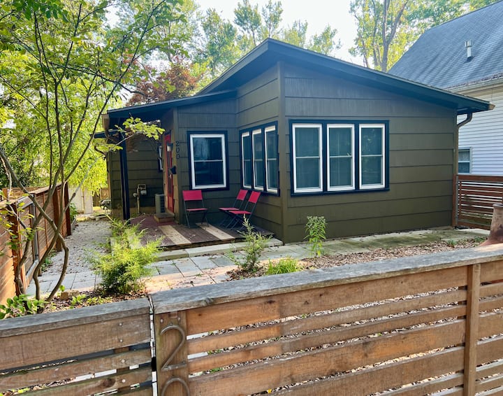 Bloomington Bliss: Light-filled, Mid-century Oasis - Bloomington, IN