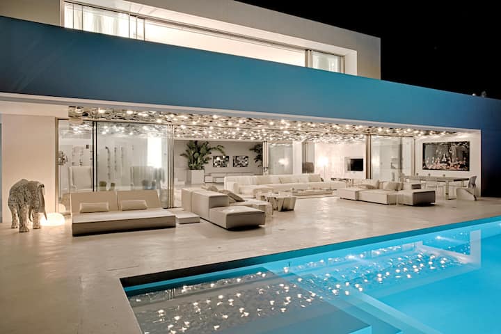 Oasis Of Luxury & Style In Premier Gated Community - Ibiza-stad