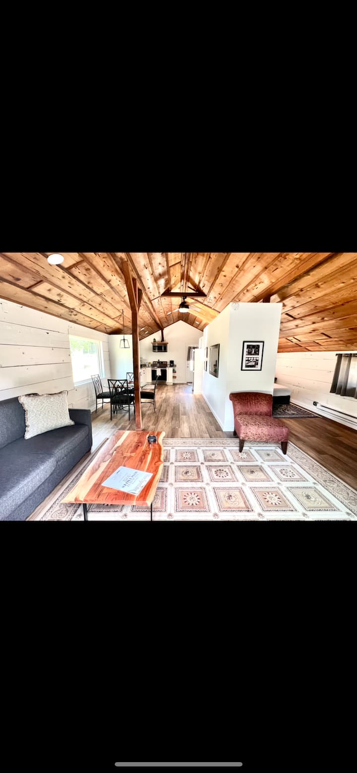 Quiet Napa Cottage By The Vines - Napa Valley, CA