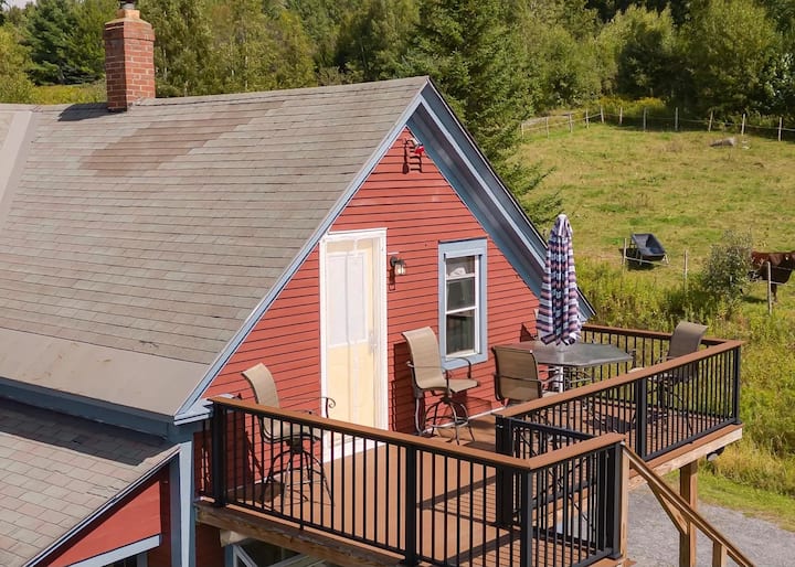 Quaint Farmhouse Suite - Waterbury Village Historic District, VT