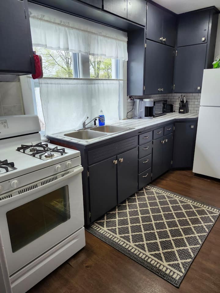 Pet Friendly Little Yellow House - Nashua, IA